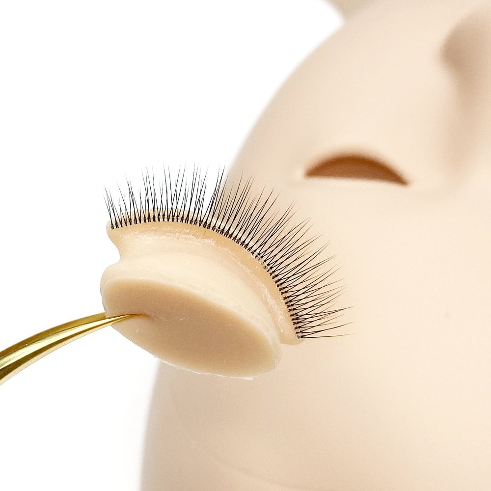 How to practice eyelash extensions on a mannequin head – GEMERRY